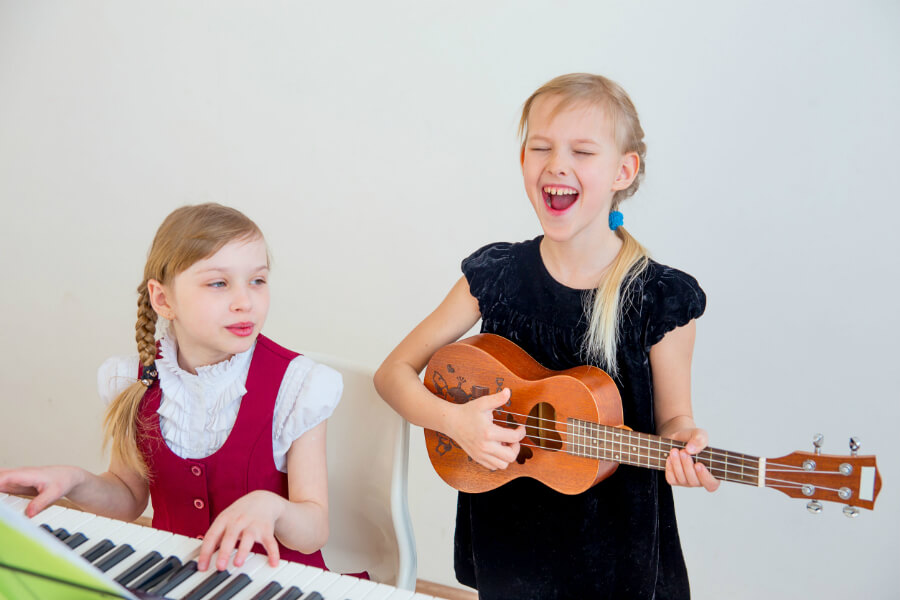 Mini Singer-Songwriters - School Of Voice